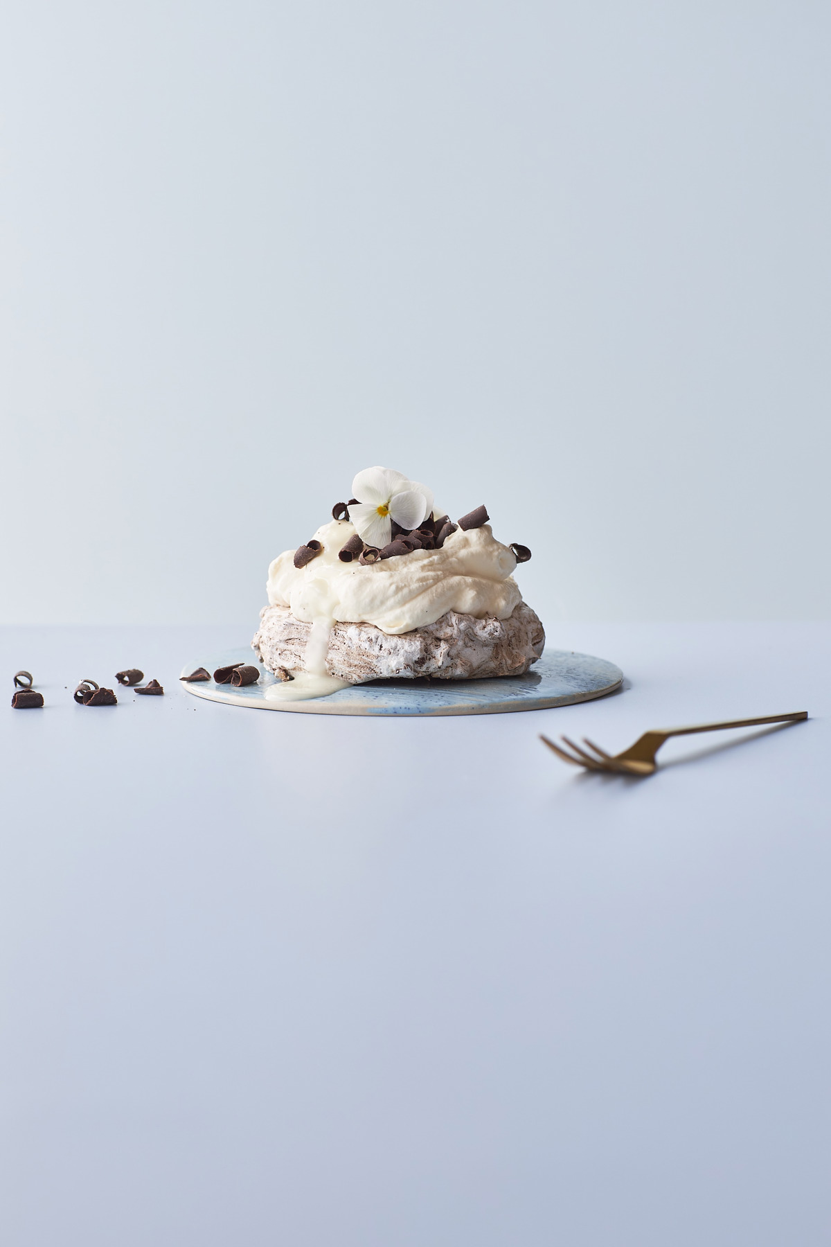 Recept på minipavlova med choklad och vispad grädde | Odense Marcipan