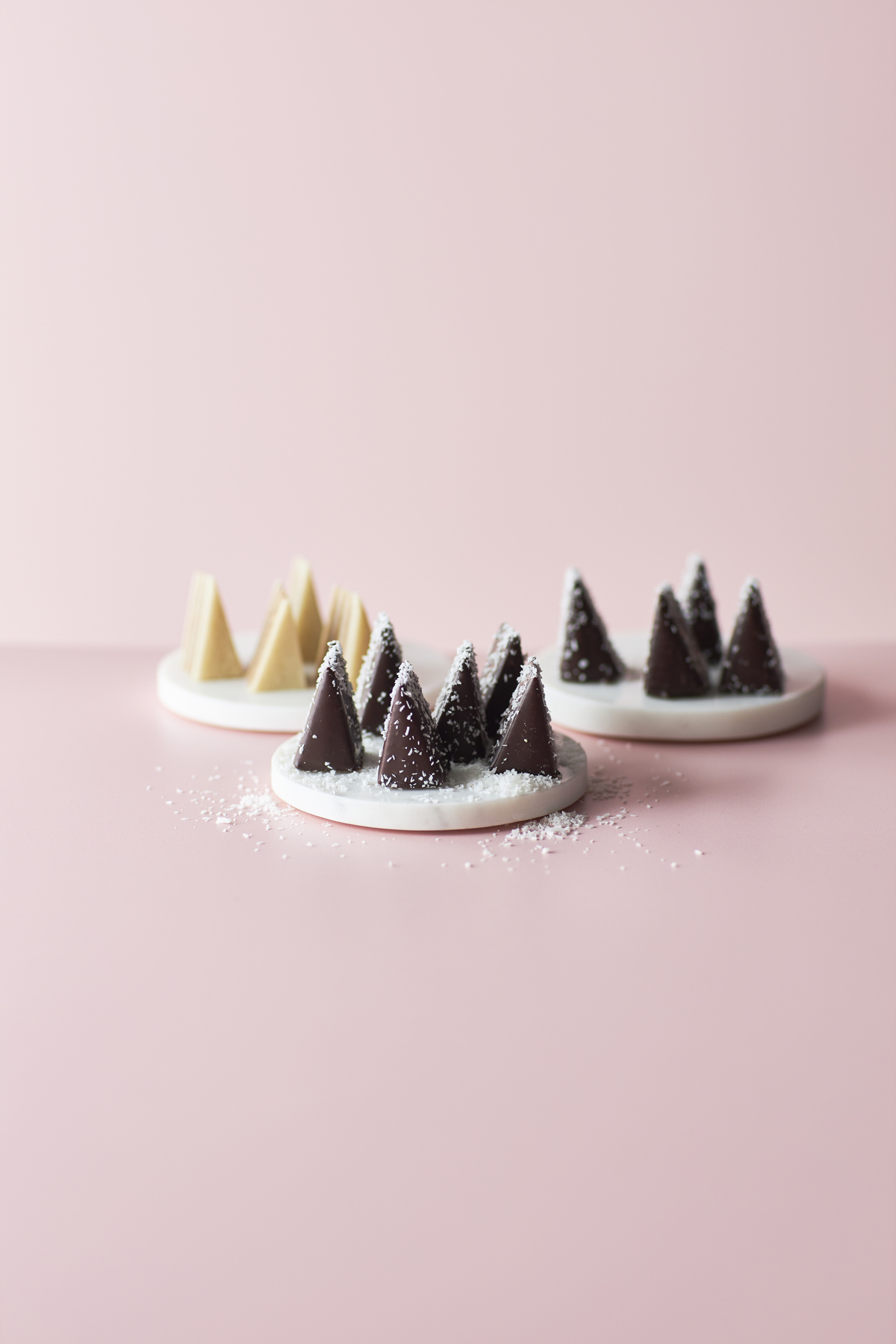 Recept på enkla julgranar av nougat och mandelmassa | Odense Marcipan
