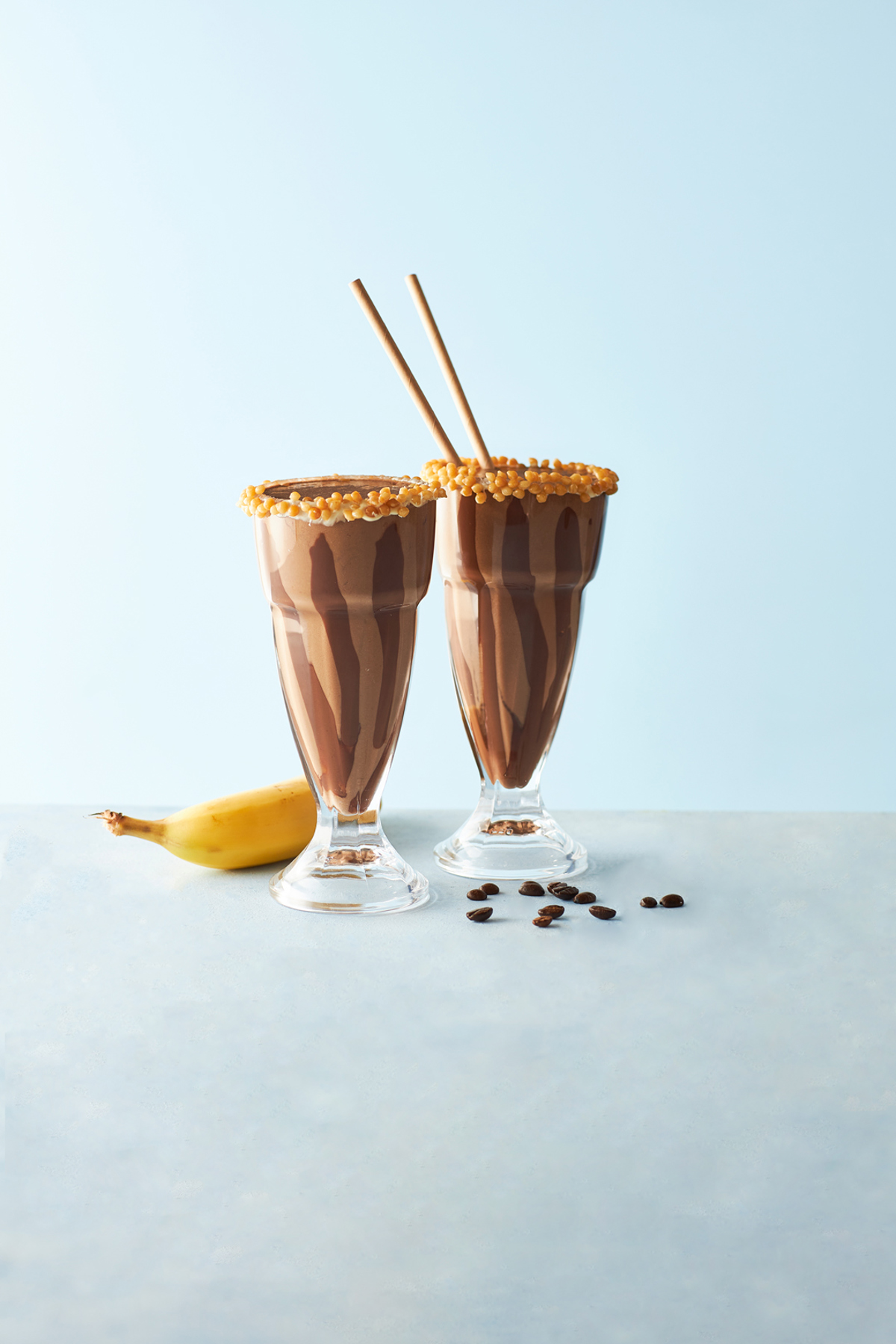 Recept på iskaffe med banan och chokladsås | Odense Marcipan