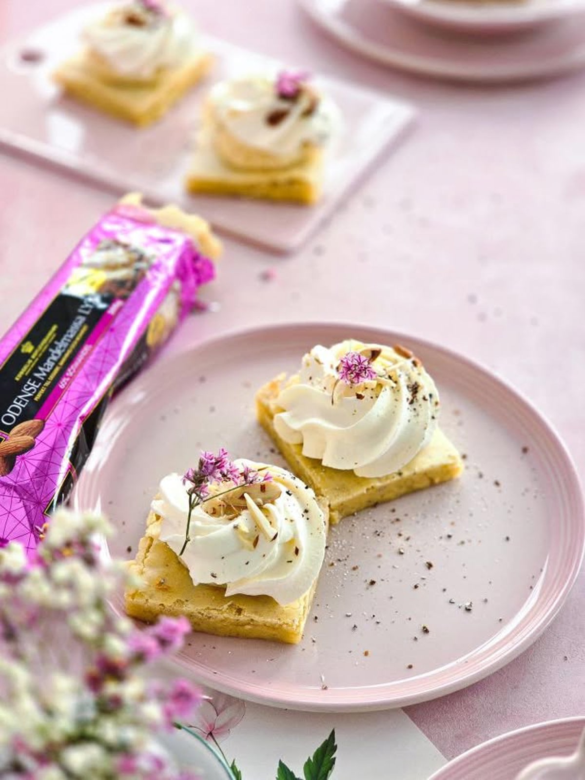 Recept på semmelbakelse med blondiebotten | Odense Marcipan