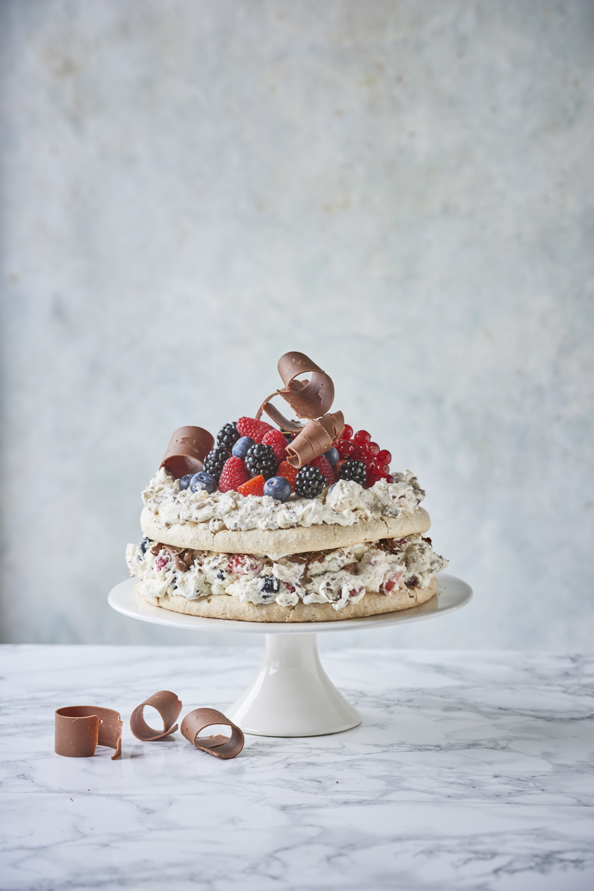 Recept på marängtårta med nougat och bär | Odense Marcipan