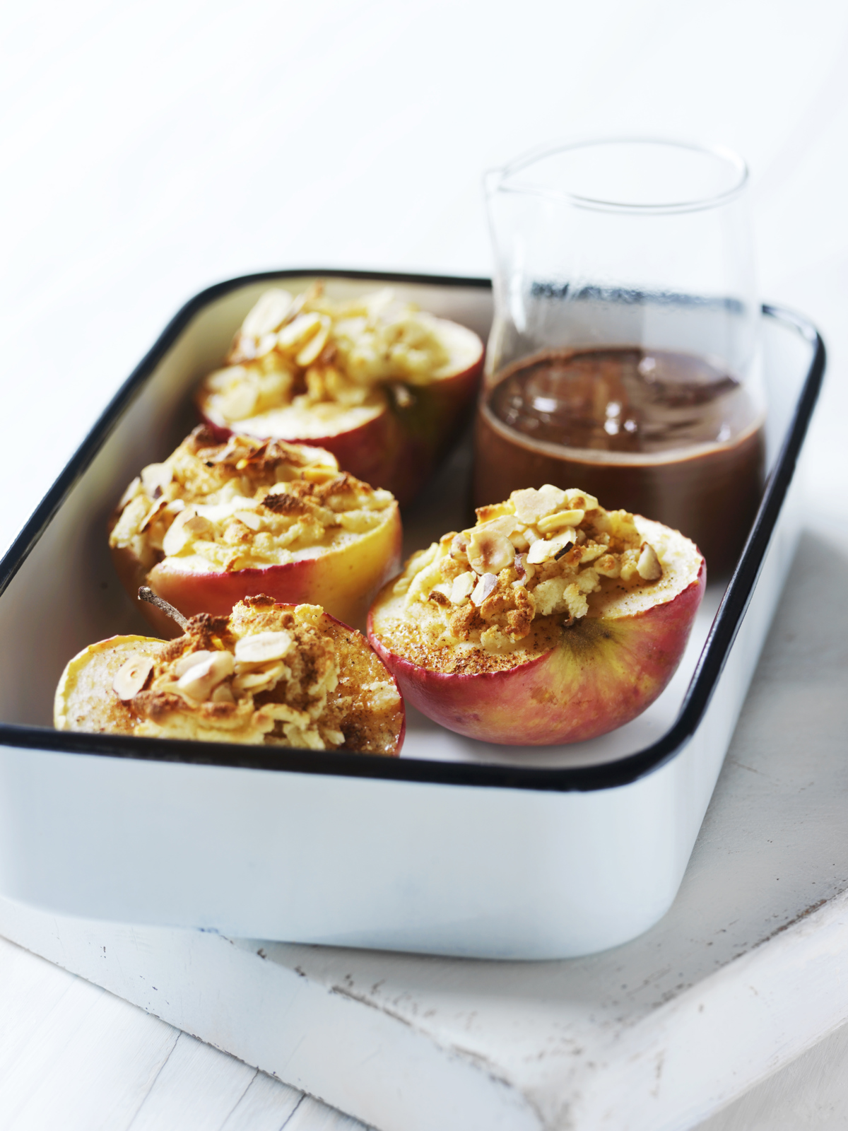 Recept på bakade äpplen med mandelmassa | Odense Marcipan