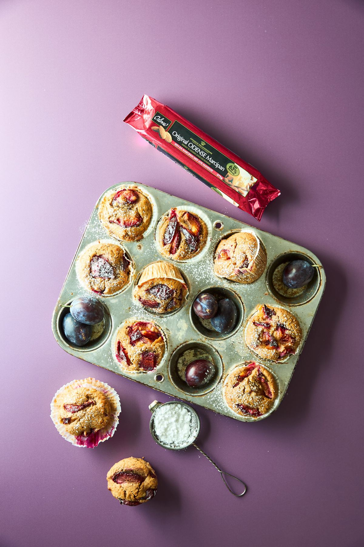 Recept på plommonmuffins med mandelmassa och kanel | Odense Marcipan