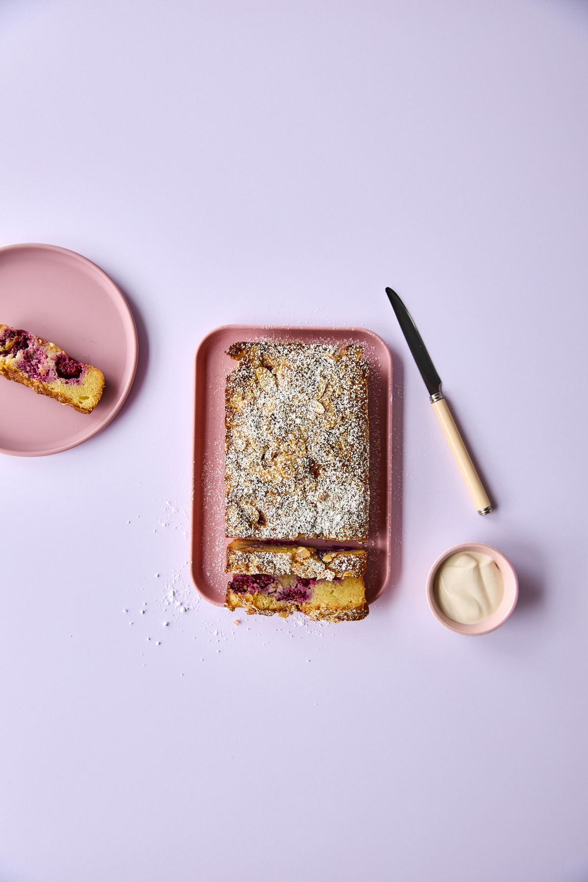 Recept på björnbärskaka med mandelmassa | Odense Marcipan