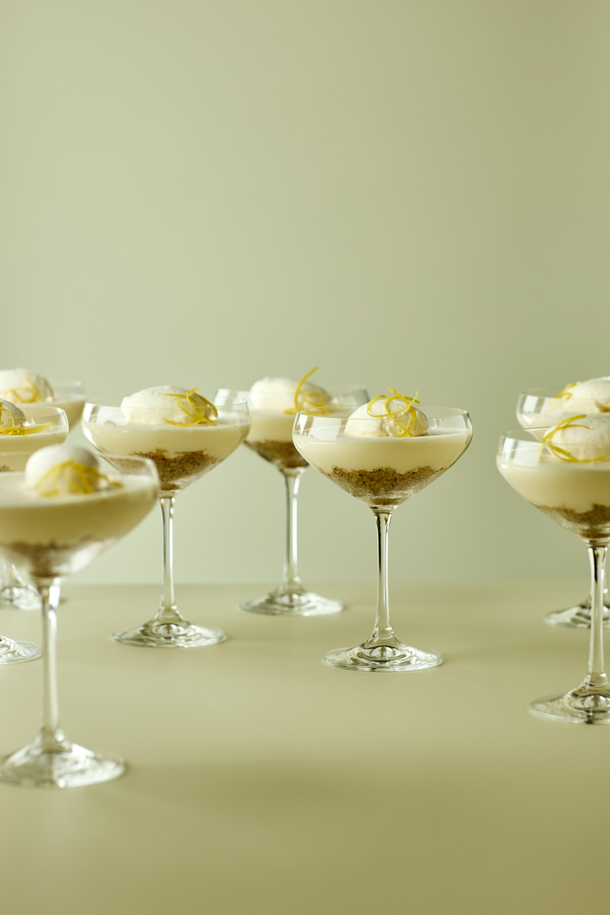 Citronfromage med crumble av mandelmassa | Odense Marcipan